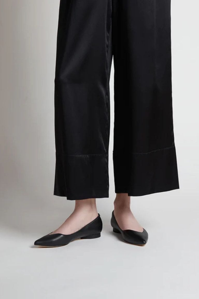 8 Sustainable Shoe Brands For Eco-Warrior Women!